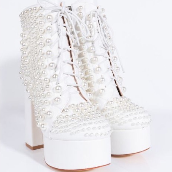 Shoes | Azalea Wang Ivory Chelsea White Mother Of Pearl Chunky Heel ...